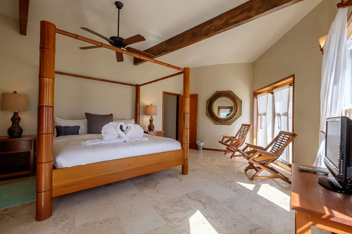 INDIGO BELIZE 1A - Luxury 3 Bedroom Condo for up to 6 Guests with Air…