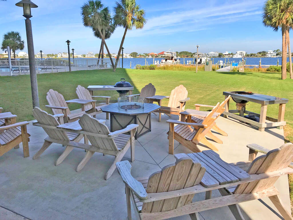 Sabine Yacht And Racquet Club