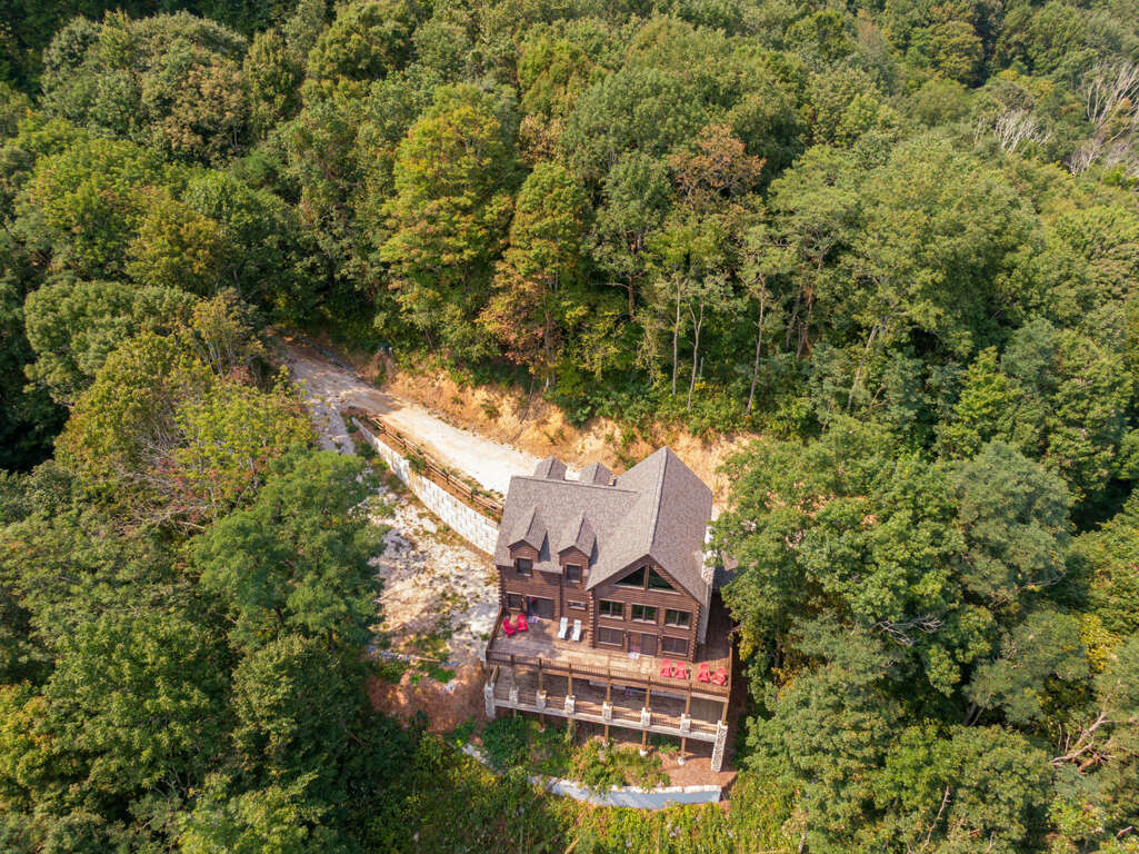 Cranberry View Lodge: Blue Ridge Mountains 6 Bedroom Holiday Rental in ...