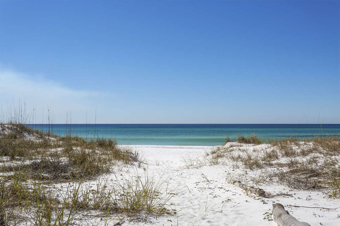 Goodnight Dune: Spacious 4-Bedroom Getaway in Dune Allen Beach, FL