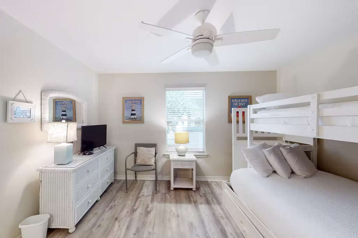 Sea Breeze Cottage in Destin, FL - 3 Bedrooms, Accommodates 9 Guests