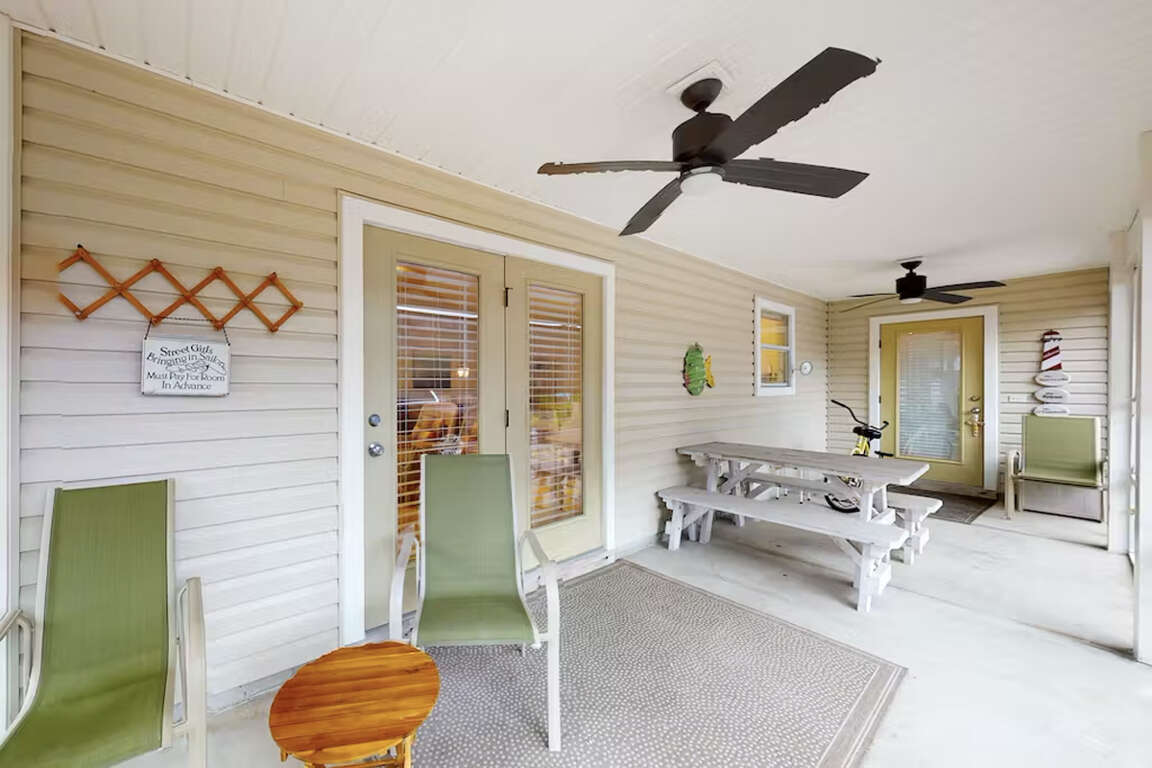 Sea Breeze Cottage in Destin, FL - 3 Bedrooms, Accommodates 9 Guests